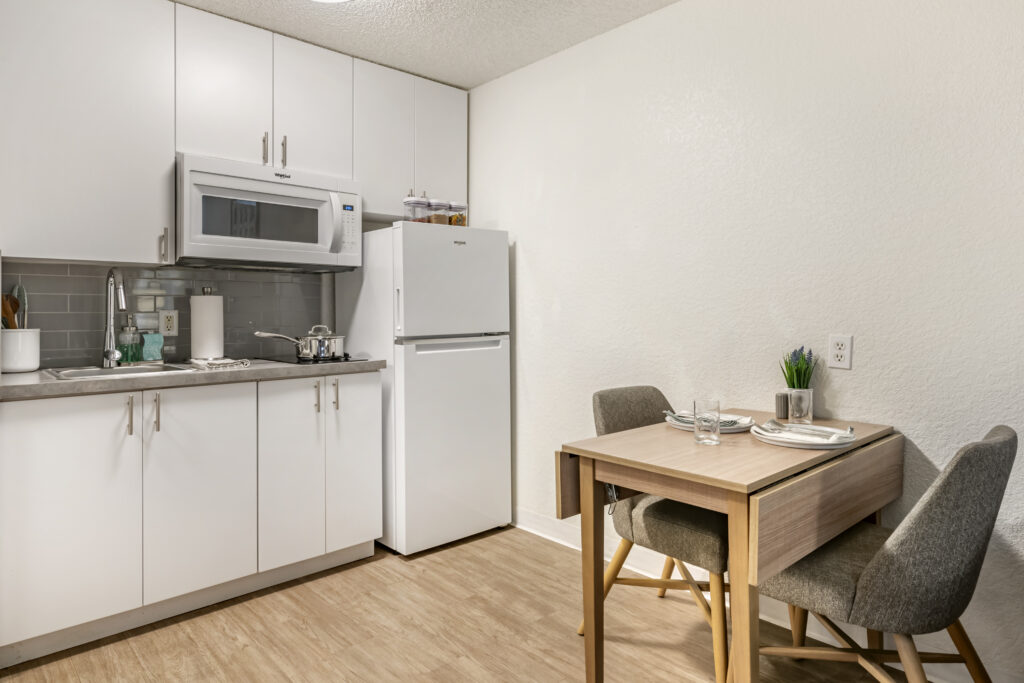 Temporarily Living With No Lease or Deposit | InTown Suites